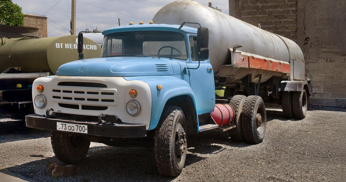 Old Soviet trucks in Armenia :: truckinfocus.com